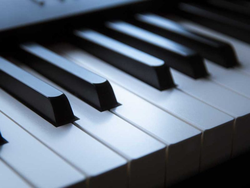 Quelle est la différence entre un piano numérique et un clavier